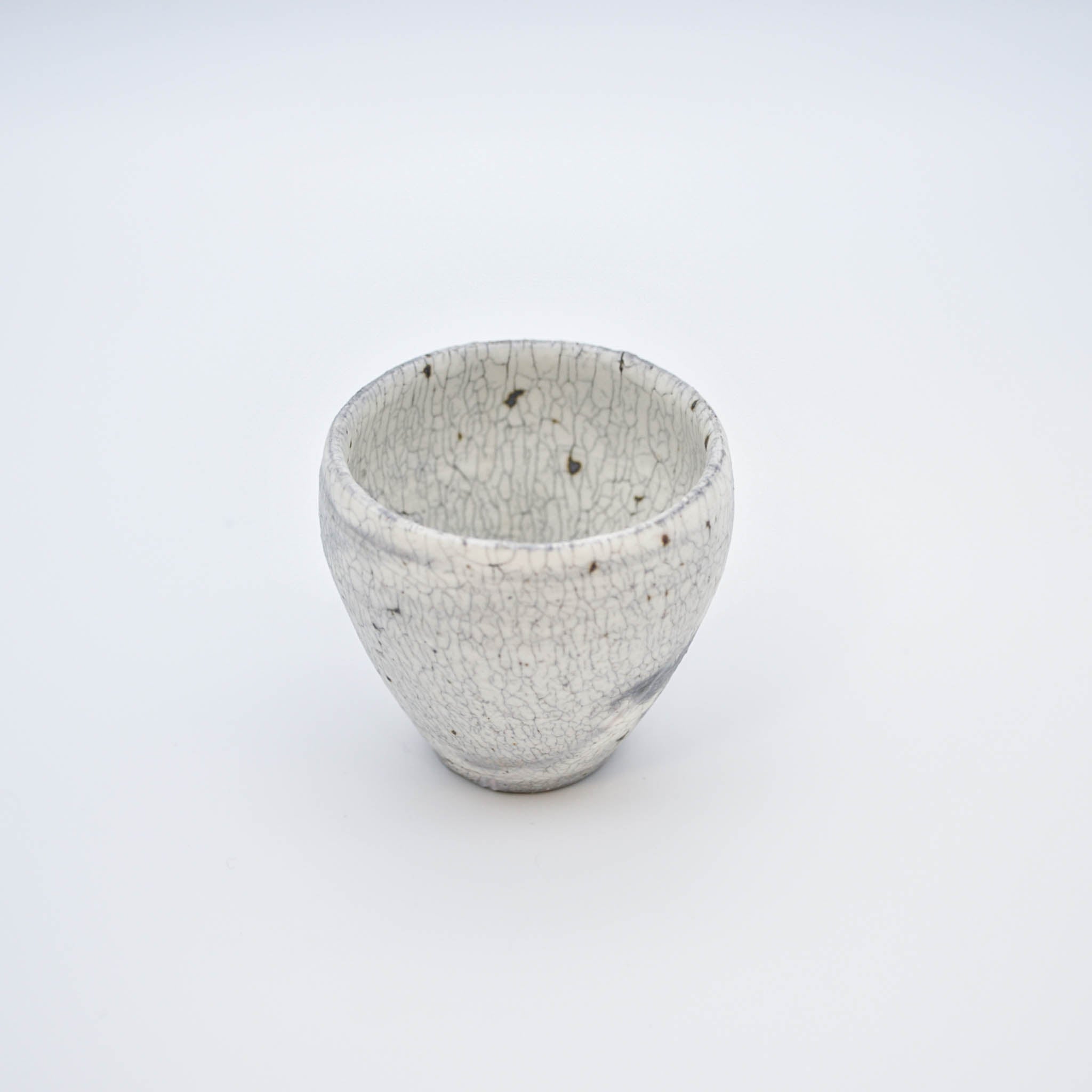 .ぐい呑 裂粉引き – GALLERY KACCO